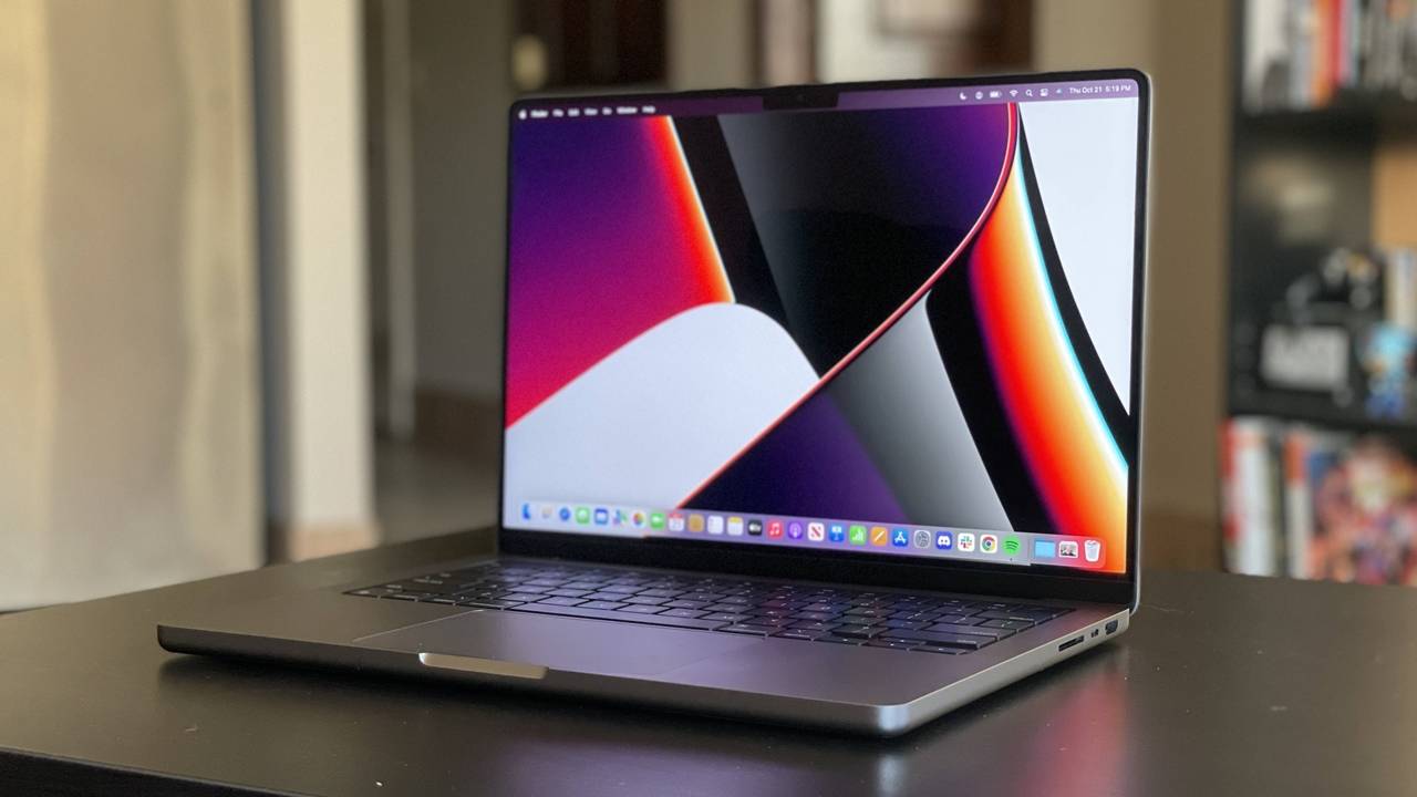 Tam ekran MacBook için tarih belli oldu!